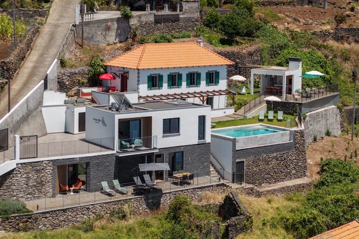 Tranquil With Seaview|ocean Hills Balcony Studio - Calheta