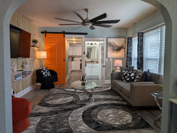 Beautiful, Stylish Apartment - Wilton Manors, FL