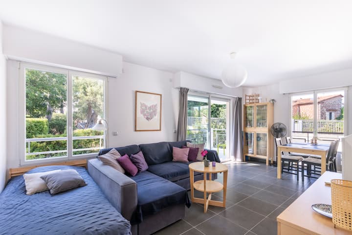 Antibes Poolside Retreat | Balcony & A/c - Antibes