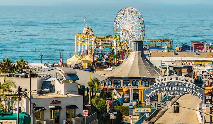 Comfortable 2bd/2bth Apartment Near Beach - Santa Monica, CA