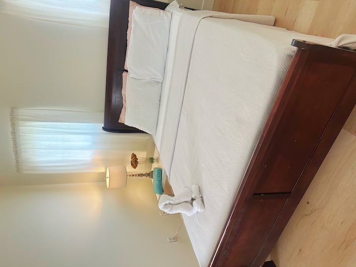 Pretty Quiet Room Shared Bathroom - Eastvale, CA