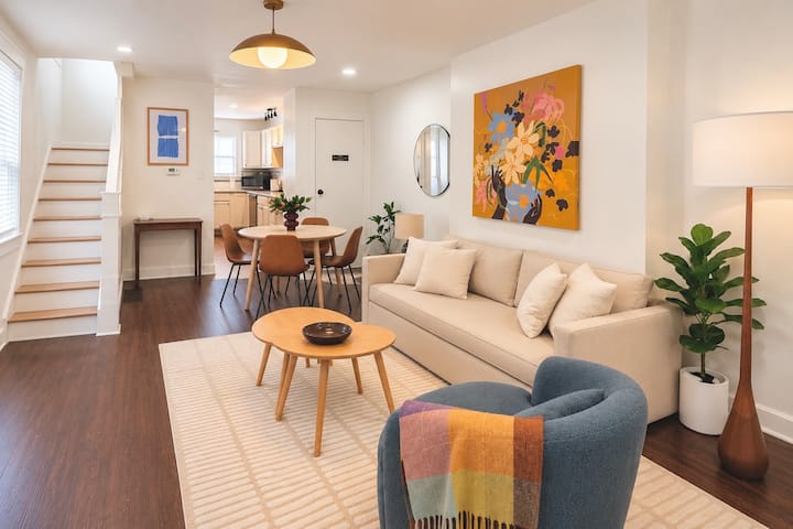 Bright 2br Near Fountain Sq | King + Yard - Indianapolis, IN