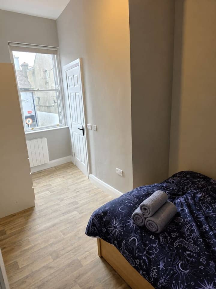 Ballina Town Centre 1br | Stylish Stay For 2 - Ballina, Ireland