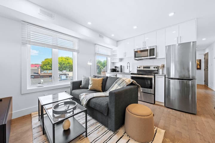 New Group Suite In Leslieville - Laundry, Ac/heat - Toronto