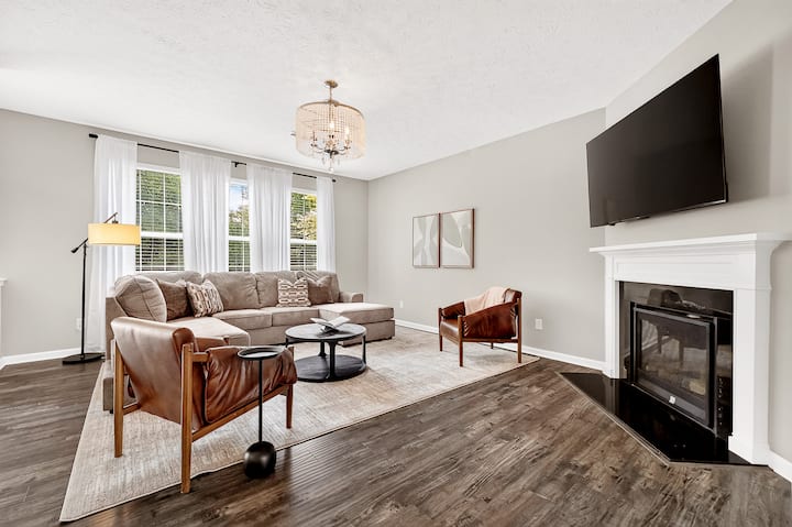 3br Home, Indianapolis | Extended & Monthly Stays - Greenwood, IN