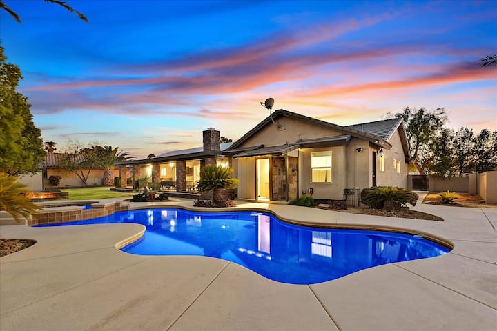 Vegas Getaway | 7 Br Private Pool 5,000+ Sq Ft - Henderson