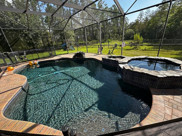 Private Luxury Homestead - Gated, Pool, Hot Tub - Wesley Chapel, FL