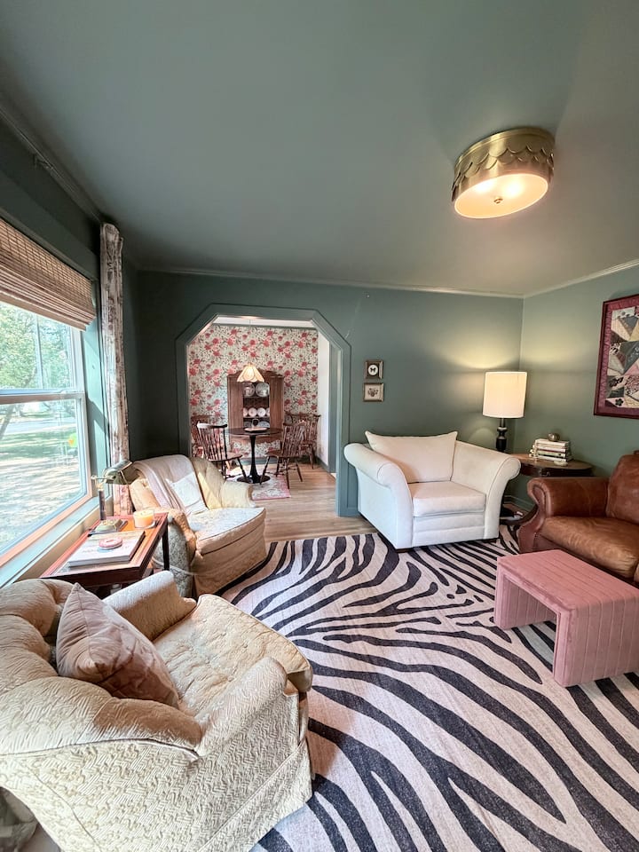 Bullys Vintage Villa - Starkville, MS