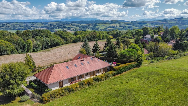 Gîte De Caractère : Vue Panoramique, Piscine - Lac de Paladru