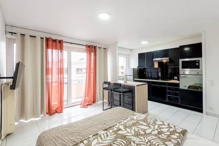 M070 L Studio L 2 Personnes L Central - Annemasse