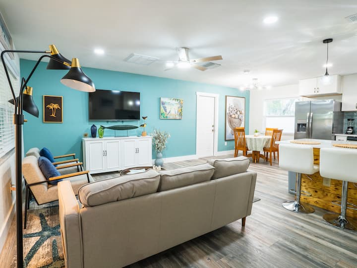 Clearwater Coastal Escape  Sleeps 6 - Clearwater, FL