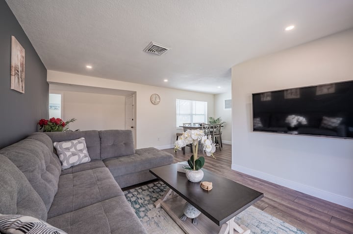 Boat Friendly Prime Location, Plenty Of Parking - Pinellas Park, FL