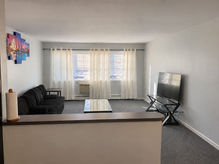 Cozy 1br Apt Near Ewr Airport | Free Wi-fi - Elizabeth, NJ