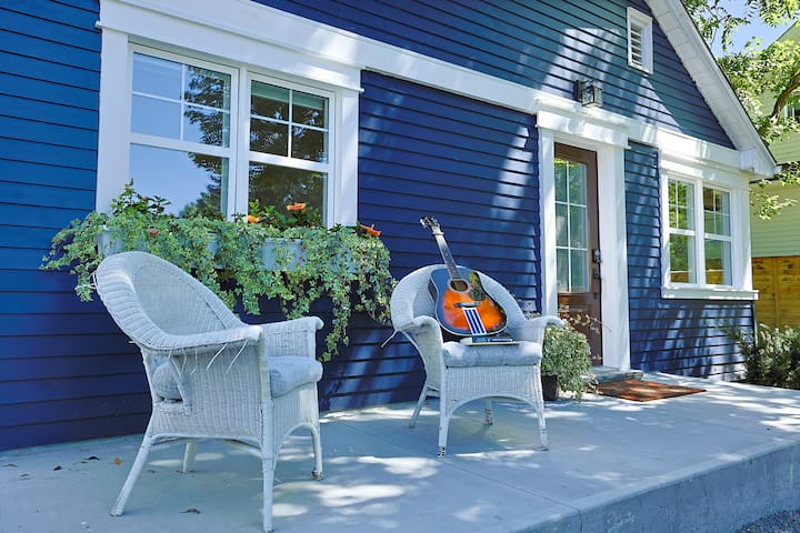 Blue Bird Cottage - Walk To Beach And Old Town - Niagara-on-the-Lake