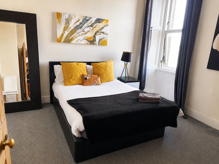 Free Parking | Sleeps 2 | Central - Edinburgh