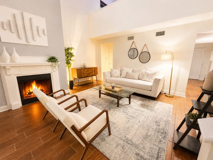 Modern Retreat W/ Theater & Courtyard - Slidell, LA