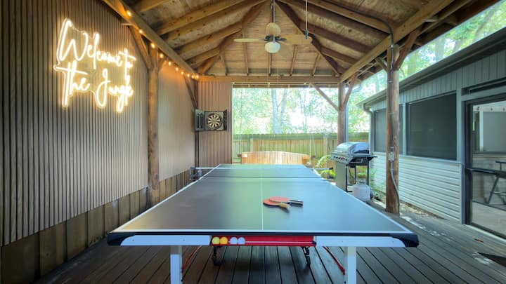 Blue Spring Oasis | Pool, Bar & Grill - Orange City, FL