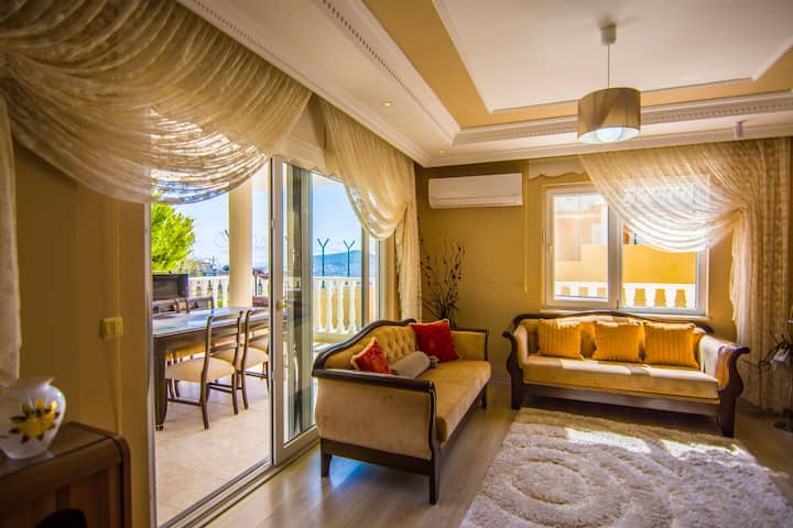 Alanyada ŞıK & Havuzlu 4+1 Tatil Villası - Alanya