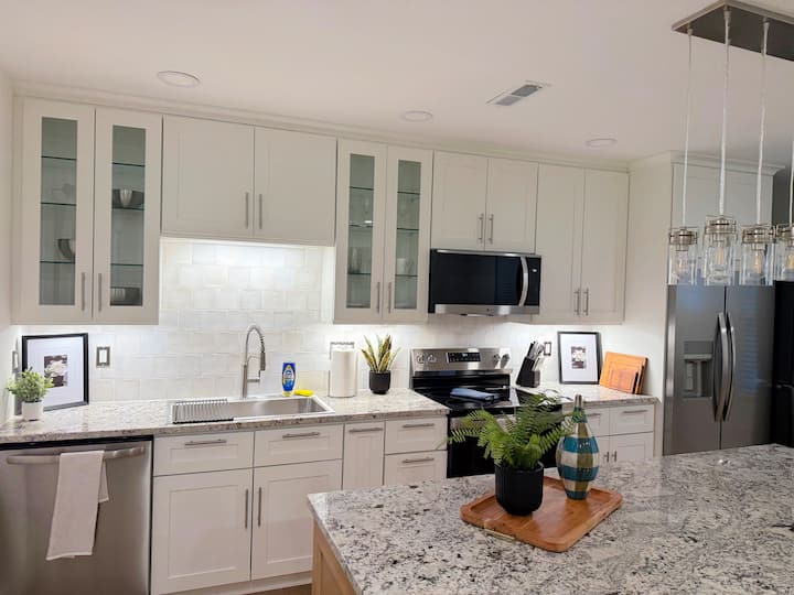 The Green Door | New Luxury Home + Covered Patio - Cincinnati