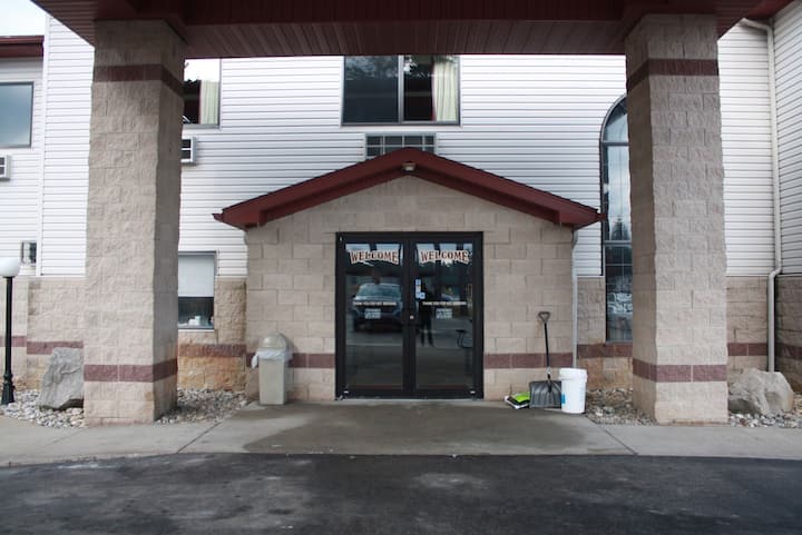 Bayside Adventures L King Room With Breakfast! - Tawas City, MI