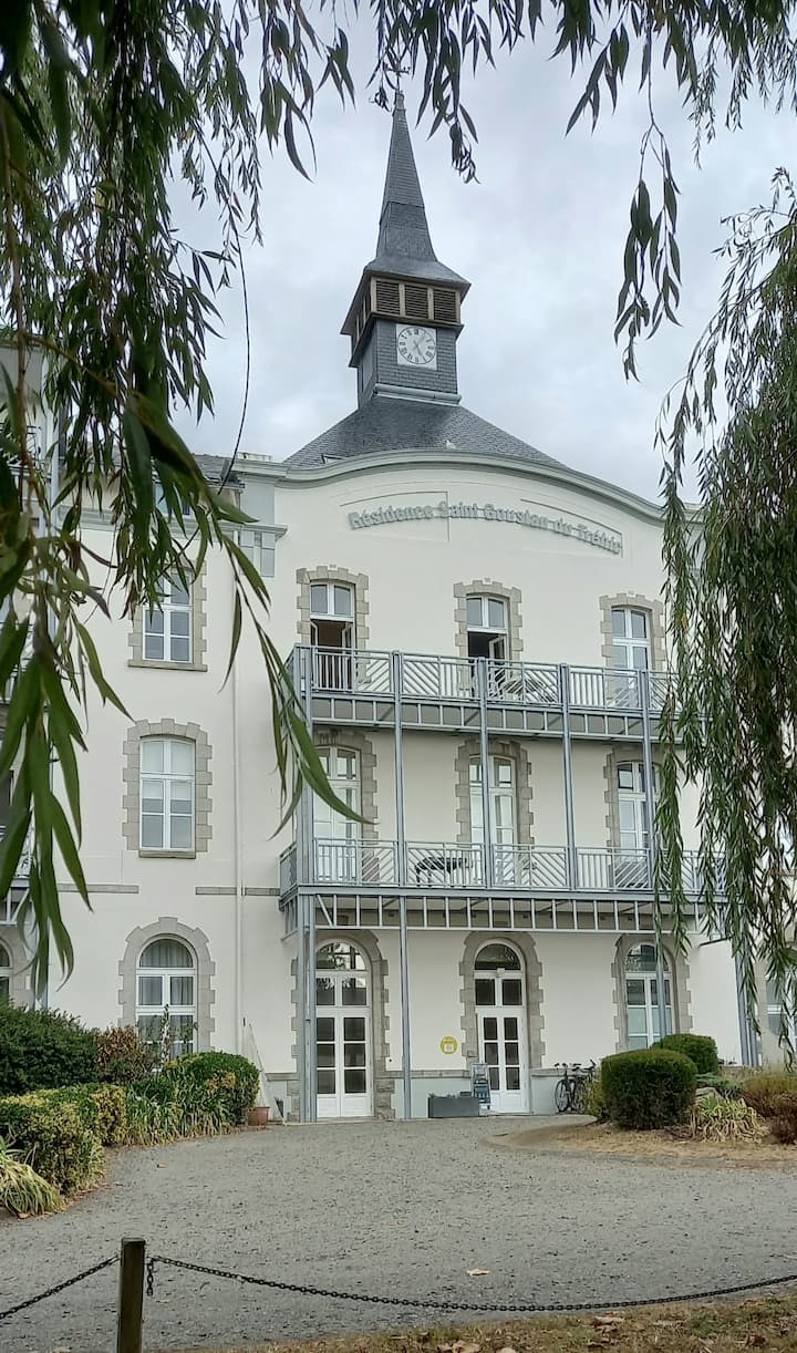 Repos Assuré Dans Ce Lieu Pouvu D'une Vue Mer - Batz-sur-Mer