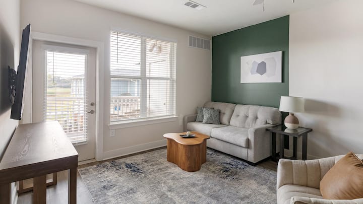 Landing | Modern 3bd, Clubhouse, Gym - Huntsville, AL