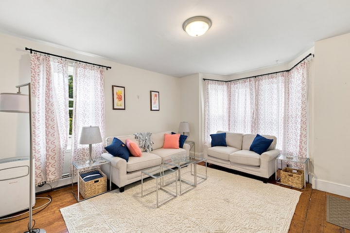 Apartment W/ Fenced In Private Patio + Fire Pit - 프로비던스