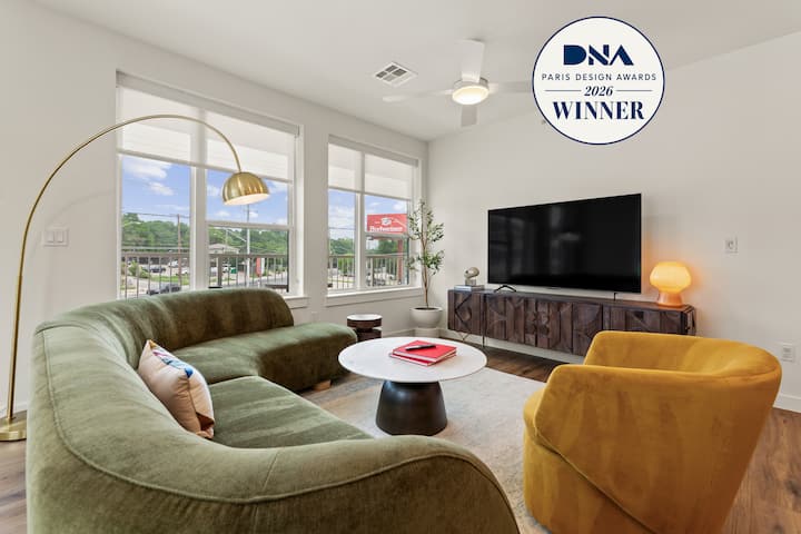 Pool + Rooftop | 2bdr Suite W/ Balcony | The Code - Austin, TX