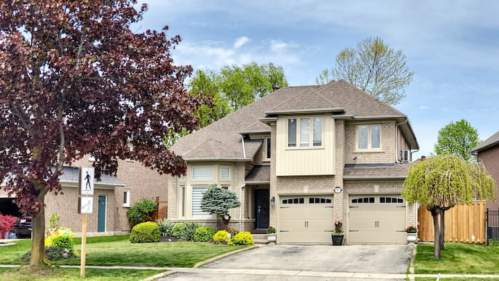 Markham Boxwood Executive Suite
1 Br 2 Beds 2baths - Markham, Canada