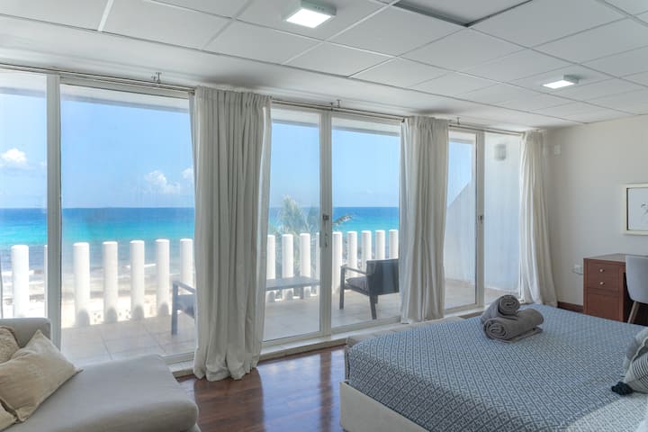 Oceanfront Villa 4 Br Near Plaza La Isla - Cancún