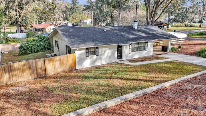 Comfortable Pool Home With Private Outdoor Space - Ocala