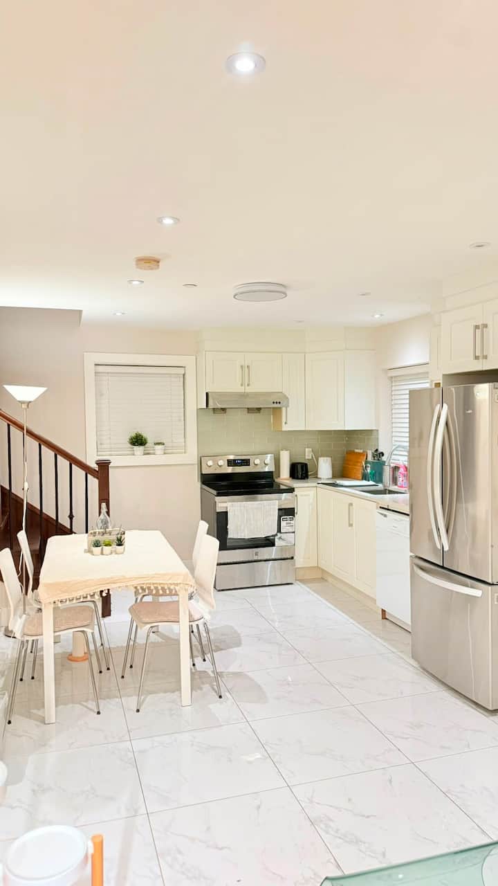 The Cozy Quad In The Heart Of Vancouver - Burnaby
