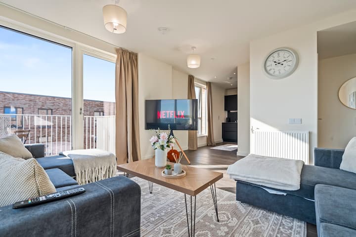 Stylish Penthouse - Sleeps 6 - Near Wembley - Watford