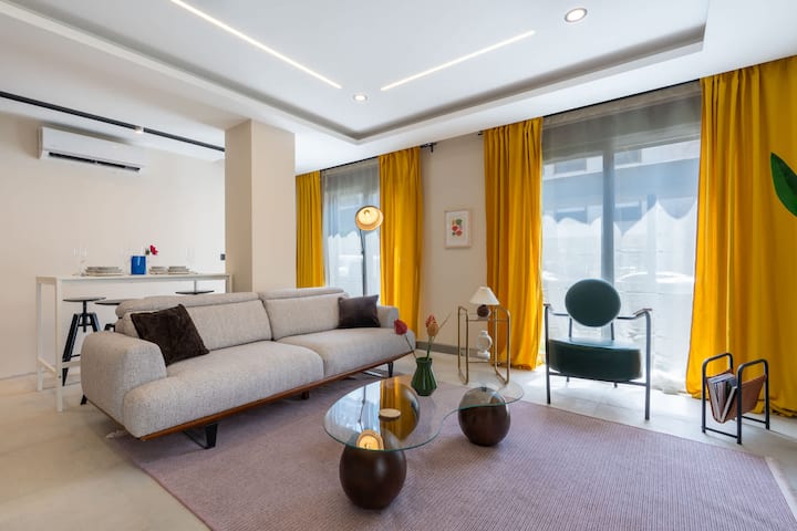 Sage | Spacious Flat Steps From Historic Old Town - Aéroport d'Antalya (AYT)
