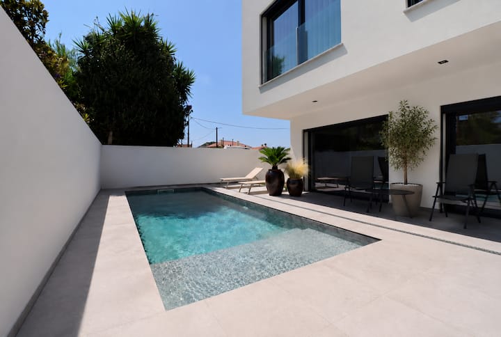Modern 4br Villa With Pool Near Lisbon - Portugal