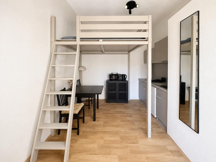 City Studio Loft Bed, Kitchen & Private Bathroom - Aachen
