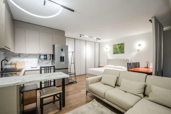 City Vibes | Tirana Central Studio - Tirana