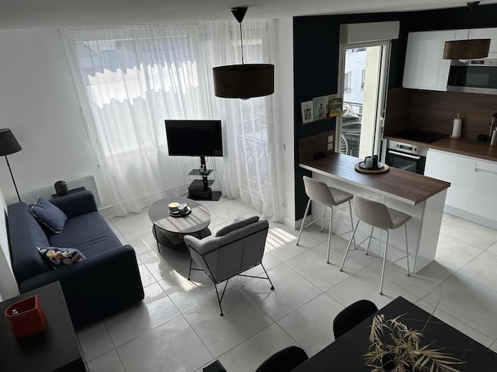 Duplex Chartrons Avec Balcon Et Parking Bordeaux - Bordeaux