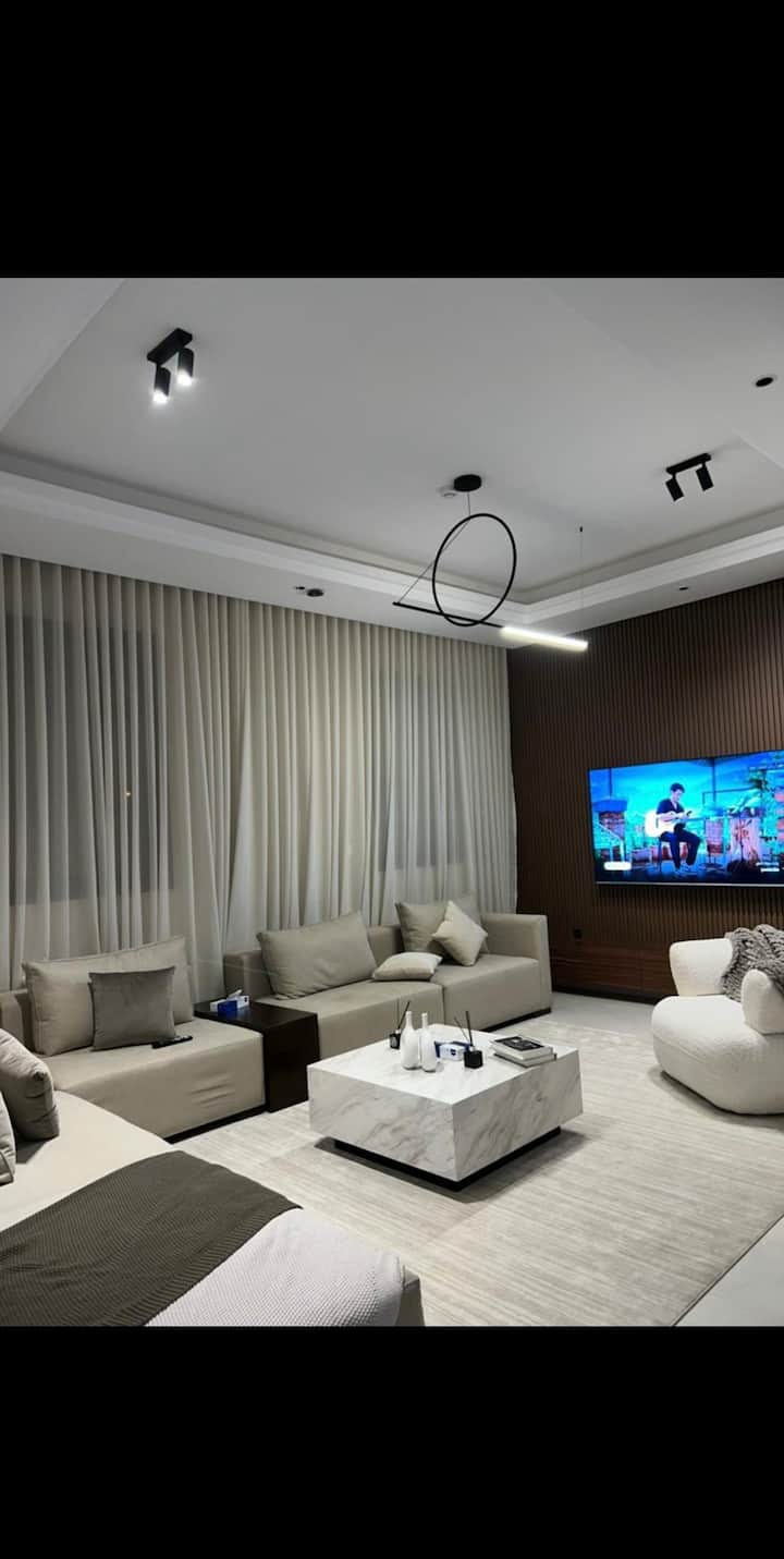 Modren 2br| Stylish Stay W/65 Tv& Self Check - In - Riyadh