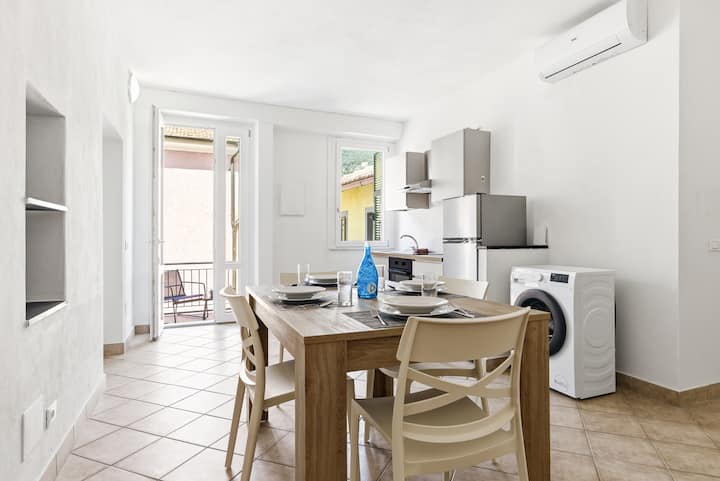 Hostdomus - Viola Apt - Bike Room, Private Parking - Finale Ligure