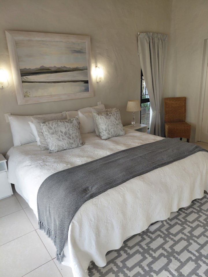 Sea Whisper Is A Lovely Family Home - Plettenberg Bay