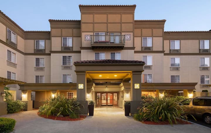 2 Suites | Near Airport & Bay Area - South San Francisco, CA