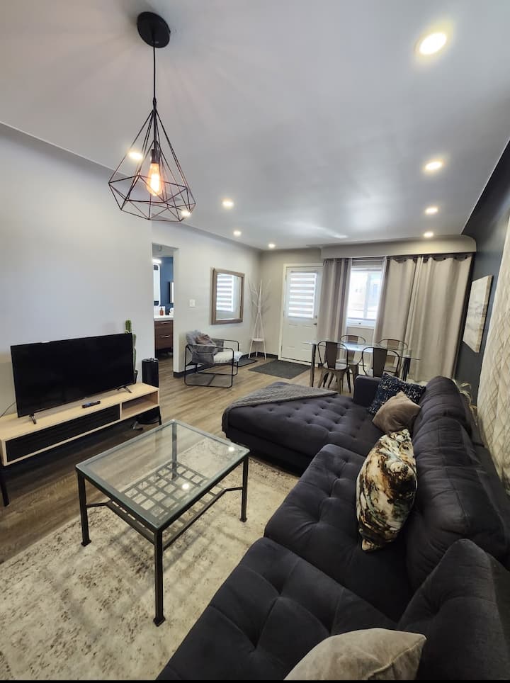 Entire Downtown Apartment - In Unit Laundry - Greater Sudbury