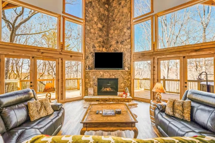 Dahlonega Wine Country Cabin W/ Hot Tub! - Suches, GA