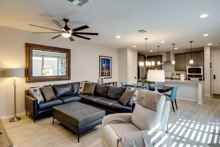 Steps To Pool & Park! San Tan-area Family Getaway - Gilbert, AZ