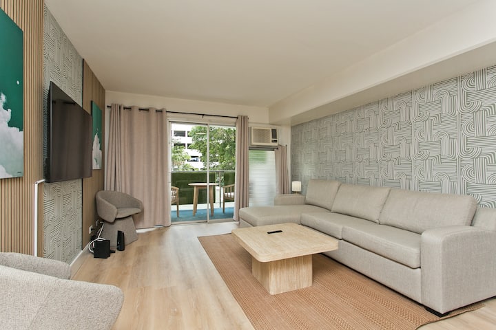 Sage Green Waikiki Unit 3 Bed W Parking Brand New! - Honolulu