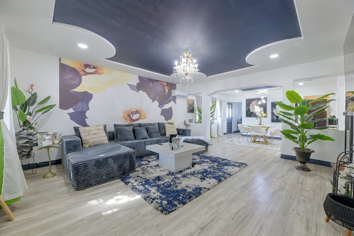 Walkable Location! Spacious Huntington Park Home - Bellflower, CA