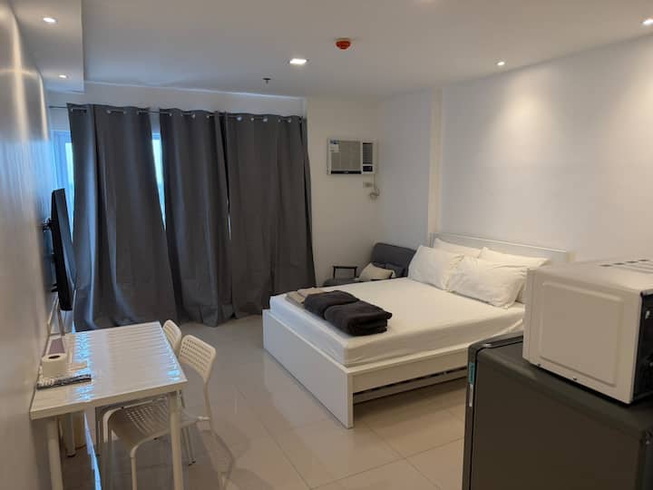 22f Minimalist Haven | Modern & Cozy | City View - Bacolod