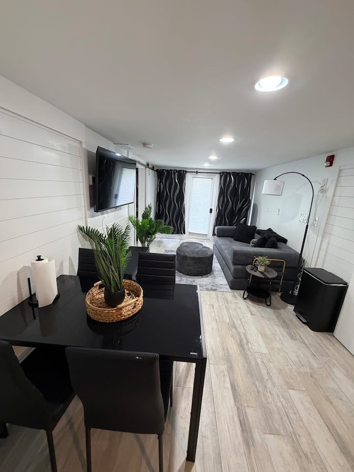 Charming 1br In The Heart Of Downtown Sarasota - Sarasota, FL
