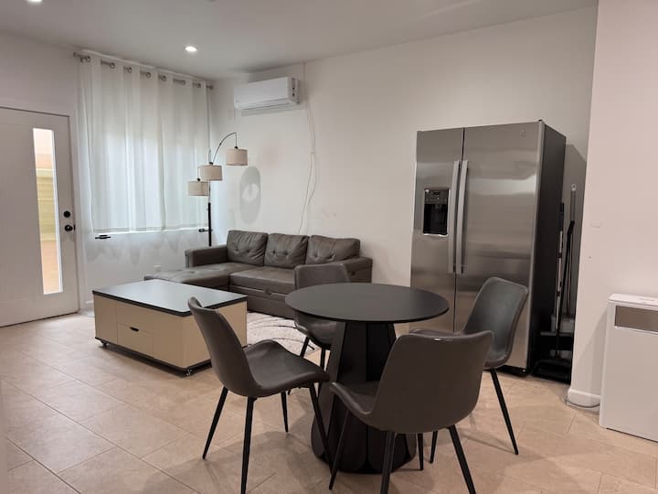 New Built Super Convenience Guesthouse - Orange, CA